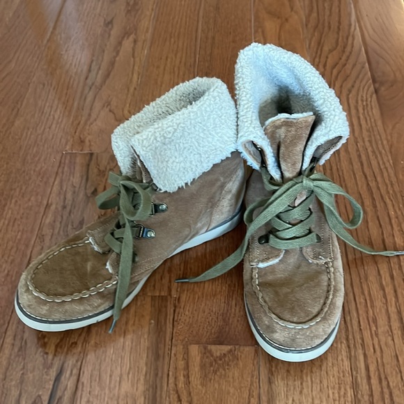 Aldo | Shoes | Aldo Suede Faux Shearling Lace Up Boot Tan Leather Green ...